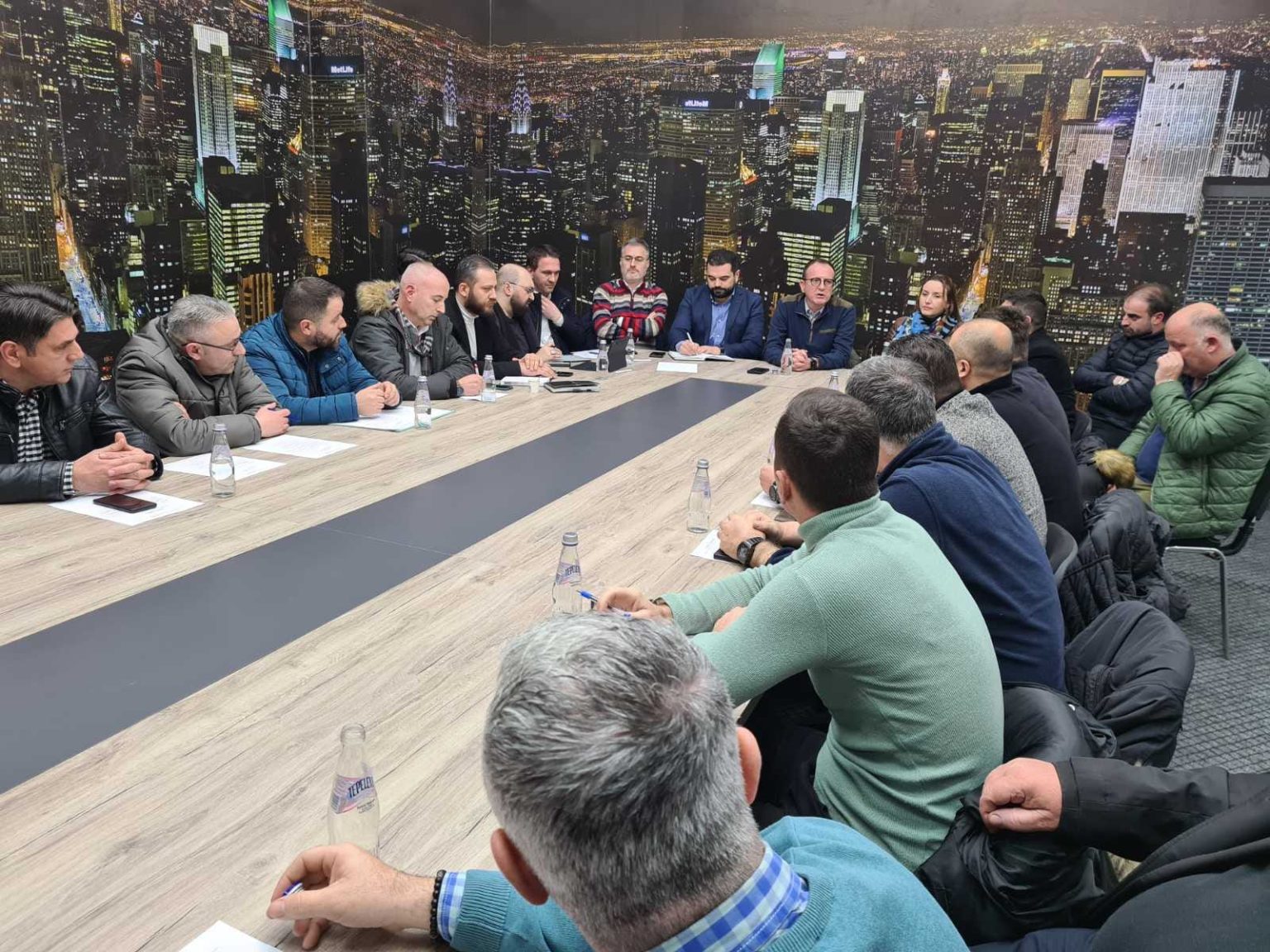 Taravari mblodhi në takim kryetarët e degëve të ASH – Tetova Sot Taravari mblodhi në takim kryetarët e degëve të ASH – Tetova Sot