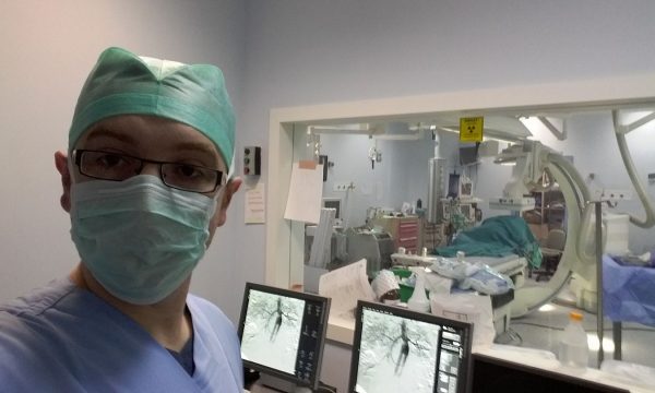 Vdekja e pacientit në QKUK, kardiokirurgu që kreu operimin i përgjigjet ...