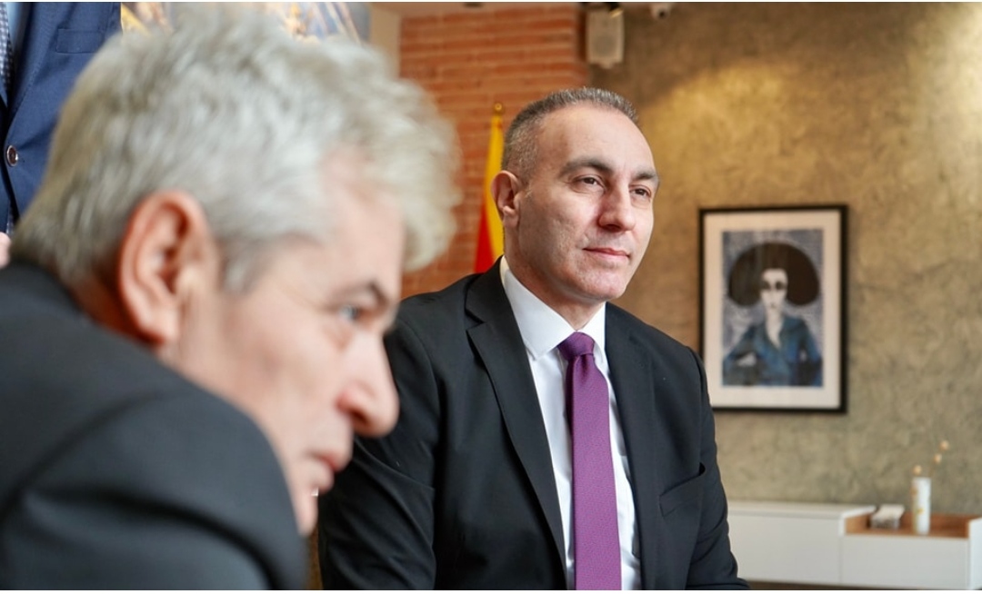 Grubi dhe Ahmeti mbeten në Tiranë, vazhdojnë takimet me zyrtarë të ... Grubi dhe Ahmeti mbeten në Tiranë, vazhdojnë takimet me zyrtarë të ...