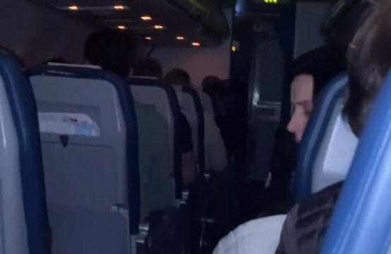 Panik në aeroplanin që ishte nisur drejt Bazelit nga Prishtina, kthehet ... Panik në aeroplanin që ishte nisur drejt Bazelit nga Prishtina, kthehet ...
