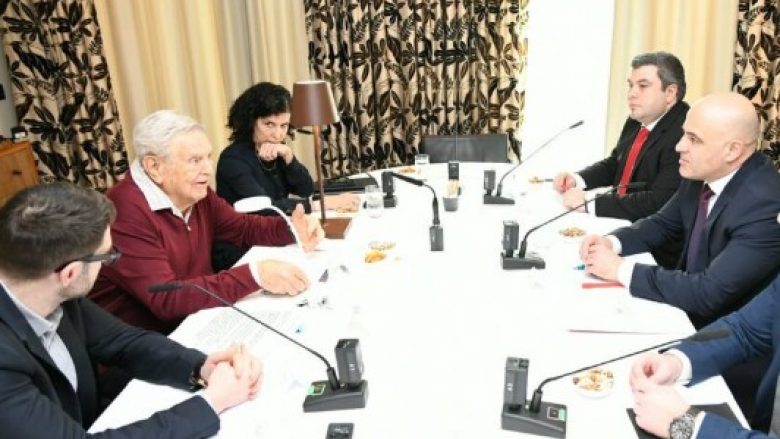 Kovaçevski takohet me të gjithë familjen Soros – Tetova Sot Kovaçevski takohet me të gjithë familjen Soros – Tetova Sot