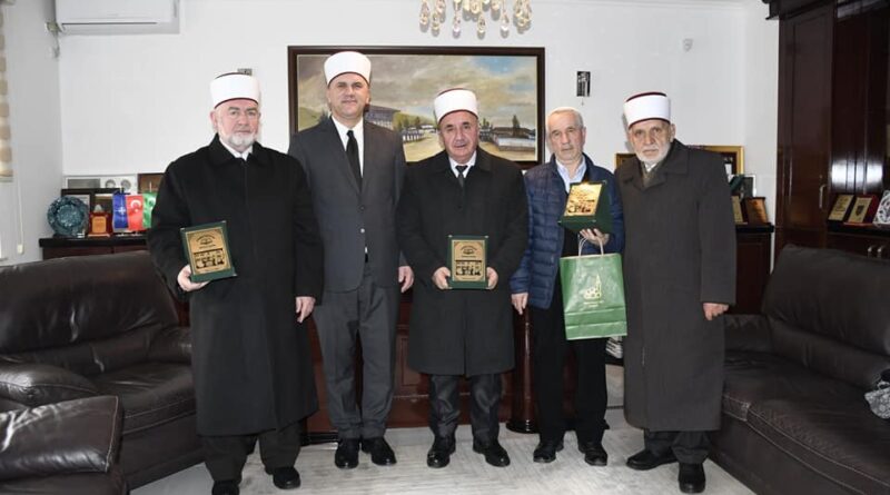 Ndarja e mirënjohjeve për hoxhallarët në pension të Myftinisë së ...