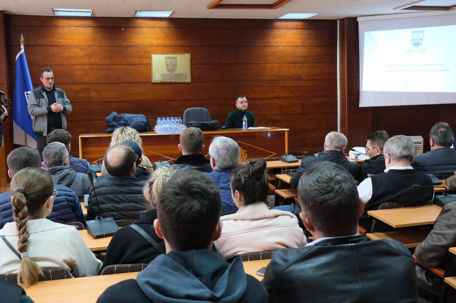 Komuna e Gostivarit organizoi Ligjëratë ngritjen e cilësisë së ... Komuna e Gostivarit organizoi Ligjëratë ngritjen e cilësisë së ...