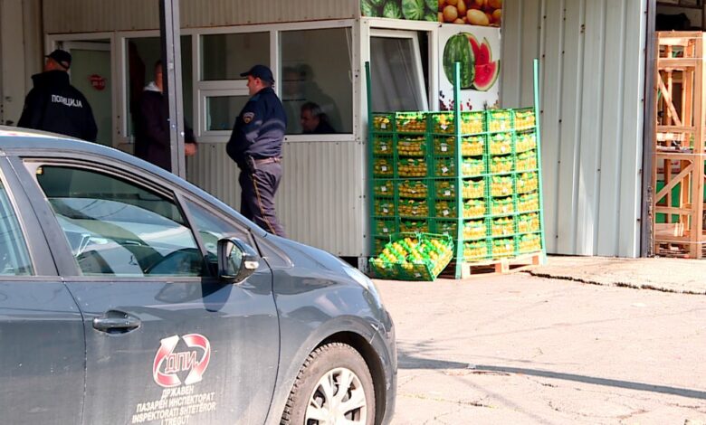 Aksioni në “Kvantashki”, konfiskohen 15 tonë fruta dhe shpërndahen si ... Aksioni në “Kvantashki”, konfiskohen 15 tonë fruta dhe shpërndahen si ...
