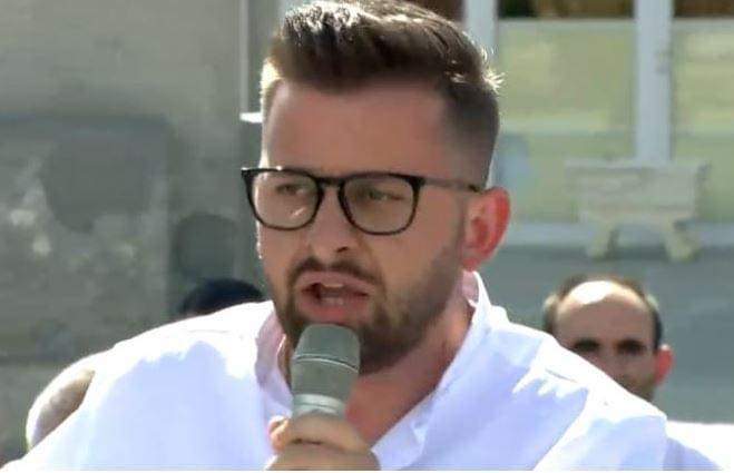 LAJM I FUNDIT: Bandat e Sali Berishës plagosin rëndë kryetarin e ... LAJM I FUNDIT: Bandat e Sali Berishës plagosin rëndë kryetarin e ...