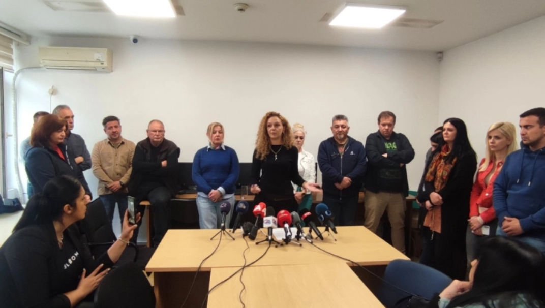 Vazhdon greva e të punësuarve në Qendrën e Provimeve Shtetërore, nuk ... Vazhdon greva e të punësuarve në Qendrën e Provimeve Shtetërore, nuk ...