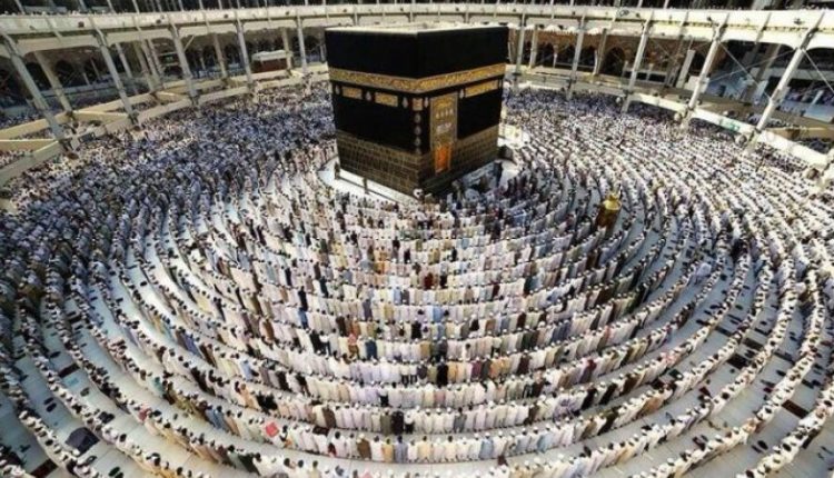 Nëna e gazetarit kosovar shkon në Haxh, ai emocionon me dedikimin ...