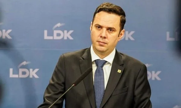 Tragjedia në lumin Lepenc/ Abdixhiku shpreh ngushëllime për familjet ... Tragjedia në lumin Lepenc/ Abdixhiku shpreh ngushëllime për familjet ...