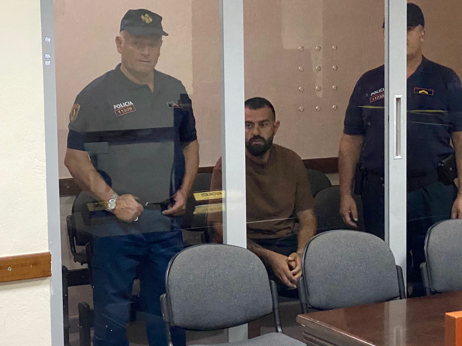 Atentati në Larushk/ Valter Bami del para Gjykatës së Tiranës për masën ... Atentati në Larushk/ Valter Bami del para Gjykatës së Tiranës për masën ...