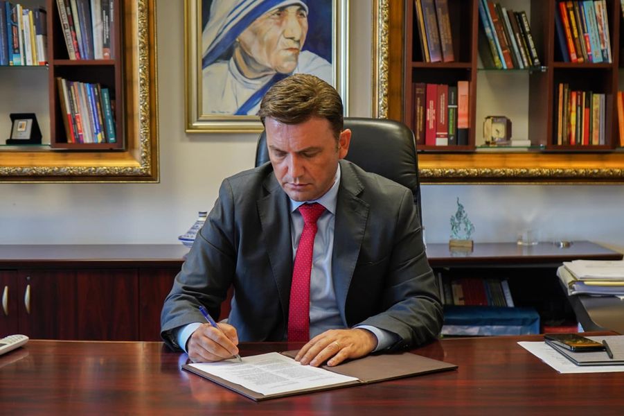 Bujar Osmani jep dorëheqje, ja letra (FOTO) – Tetova Sot Bujar Osmani jep dorëheqje, ja letra (FOTO) – Tetova Sot