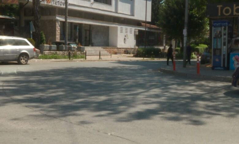 Tetovë Nëpër Rrugë Mungojnë Vijat E Bardhatetovë Nëpër Rrugë Mungojnë