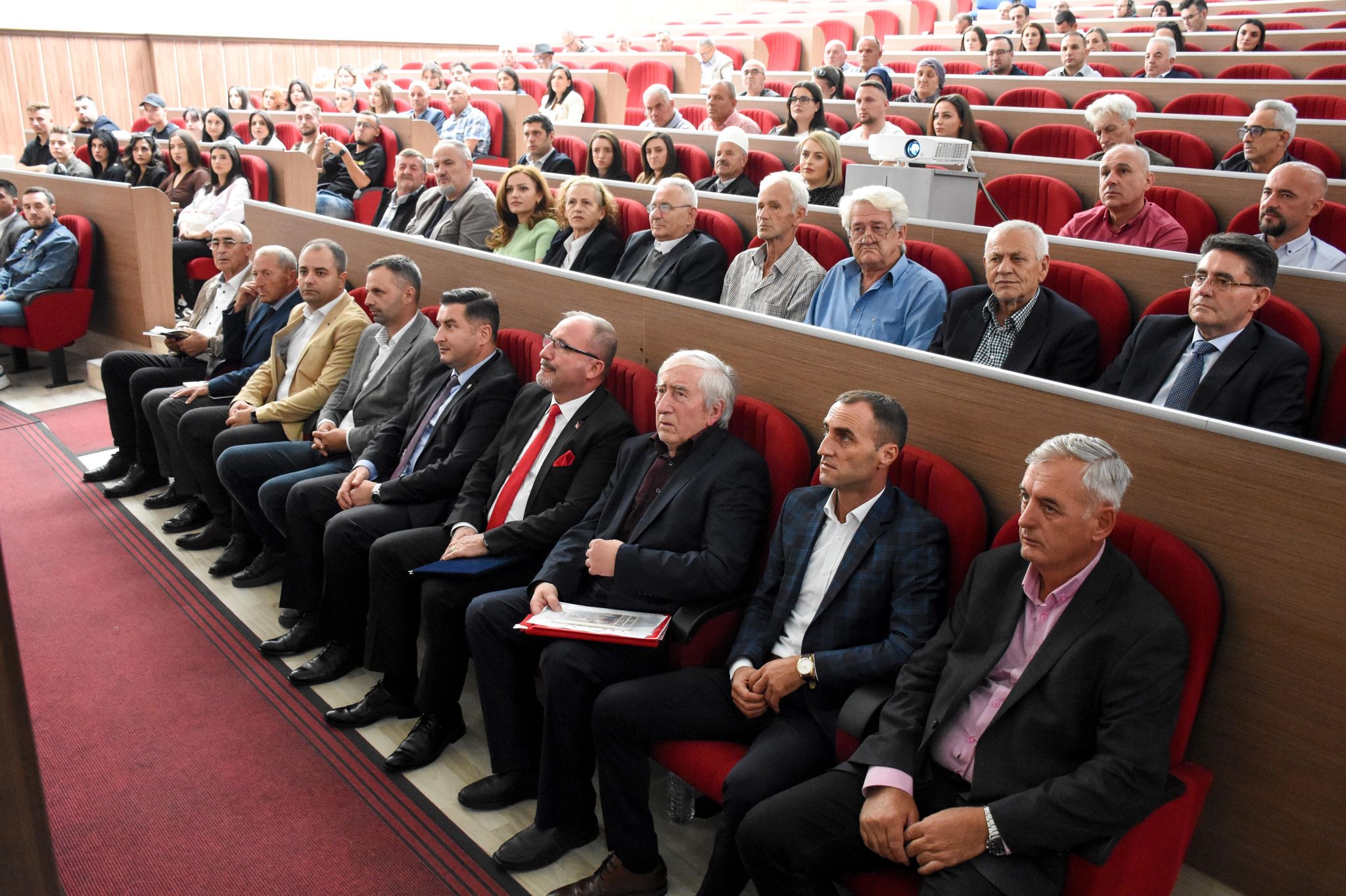 Në UT u promovua libri “Rafi Halili – luftëtar i paepur në mbrojtje të ... Në UT u promovua libri “Rafi Halili – luftëtar i paepur në mbrojtje të ...