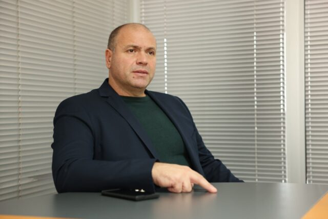 Maksim Dimitrievski përkrah dëbimin e Ismet Ramadanit nga studio e ...