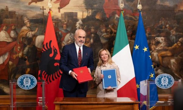 Zbardhet marrëveshja e plotë Shqipëri-Itali për strehimin e emigrantëve ... Zbardhet marrëveshja e plotë Shqipëri-Itali për strehimin e emigrantëve ...