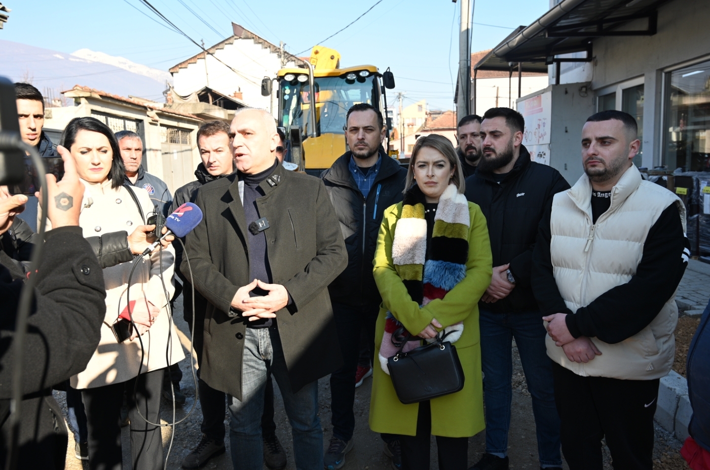 Bekim Rexhepi qëndroi në Tetovë bashkë me deputetet e zonës, Rina ...