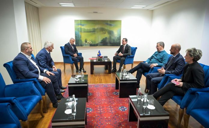 Kurti ia konfirmon Kamberit se mbështetja e Qeverisë për shqiptarët në ... Kurti ia konfirmon Kamberit se mbështetja e Qeverisë për shqiptarët në ...