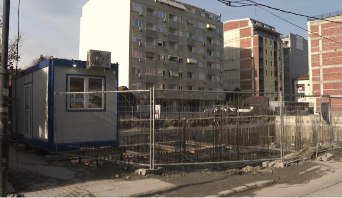 Humb jetën 25-vjeçari i cili sot ishte lënduar rëndë në vendin e tij të ... Humb jetën 25-vjeçari i cili sot ishte lënduar rëndë në vendin e tij të ...