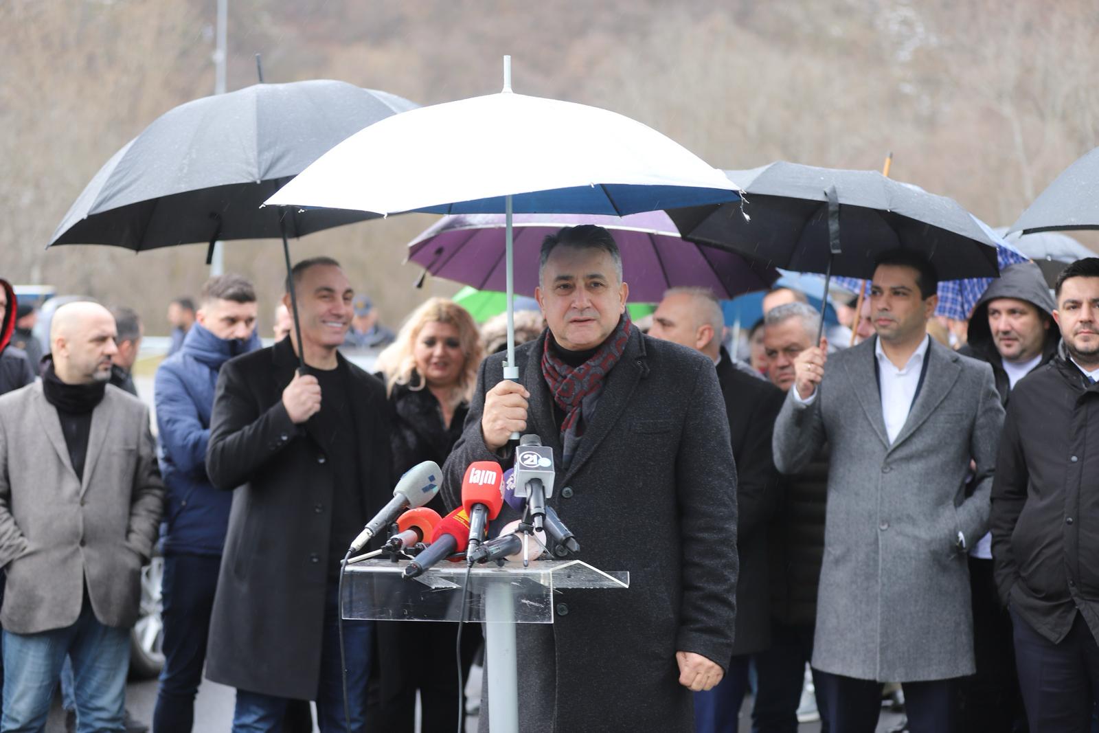 Rustemi: Rehabilitohet aksi rrugor nga Shkupi deri në kalimin kufitar ...