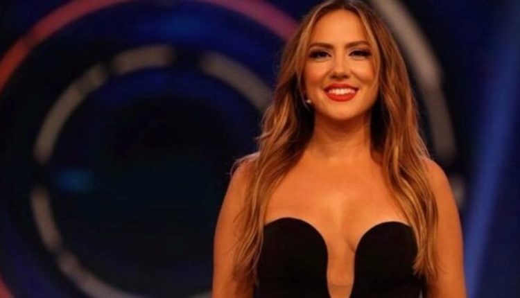 Arbana Osmani zhgënjehet nga ekranit, vendos të hapë podcast – Tetova Sot Arbana Osmani zhgënjehet nga ekranit, vendos të hapë podcast – Tetova Sot