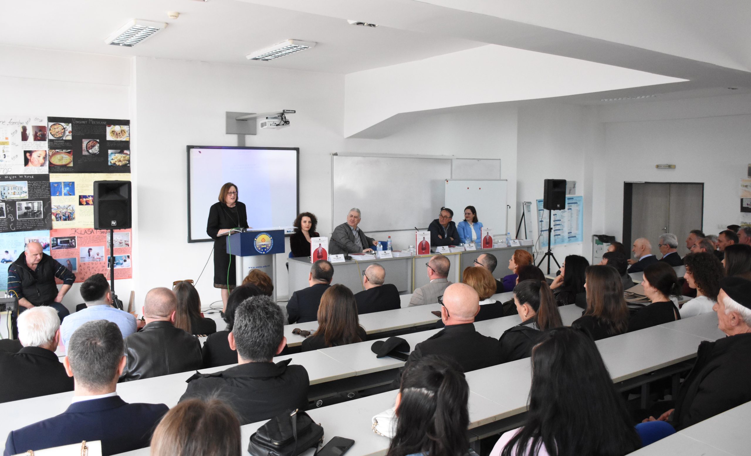 Në Universitetin e Tetovës u promovua libri “Arti popullor në veshjet ... Në Universitetin e Tetovës u promovua libri “Arti popullor në veshjet ...