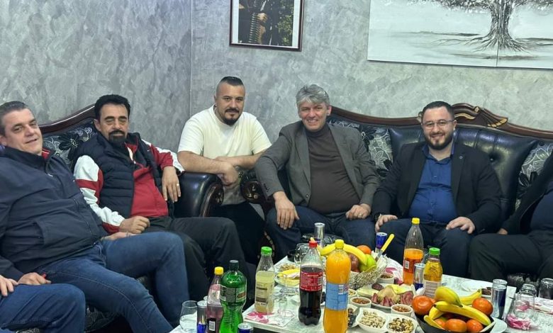 Sela nuk ndalet, pas tubimeve fillon takimet nëpër oda – Tetova Sot Sela nuk ndalet, pas tubimeve fillon takimet nëpër oda – Tetova Sot