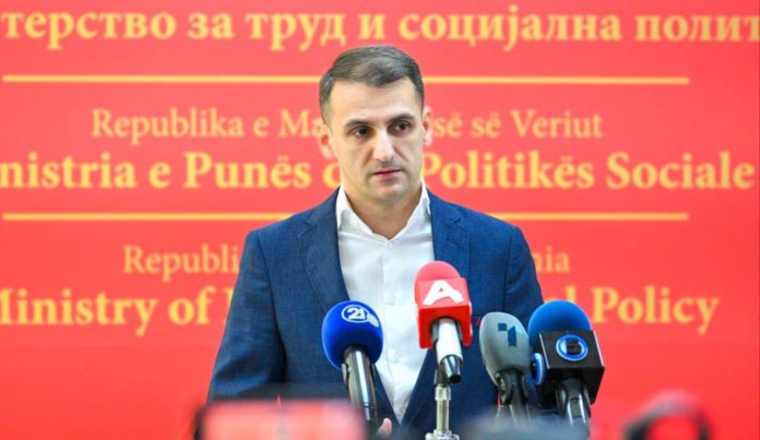 Velkovski: Mbi 2200 persona joligjërisht kanë marrë ndihma sociale dhe ... Velkovski: Mbi 2200 persona joligjërisht kanë marrë ndihma sociale dhe ...