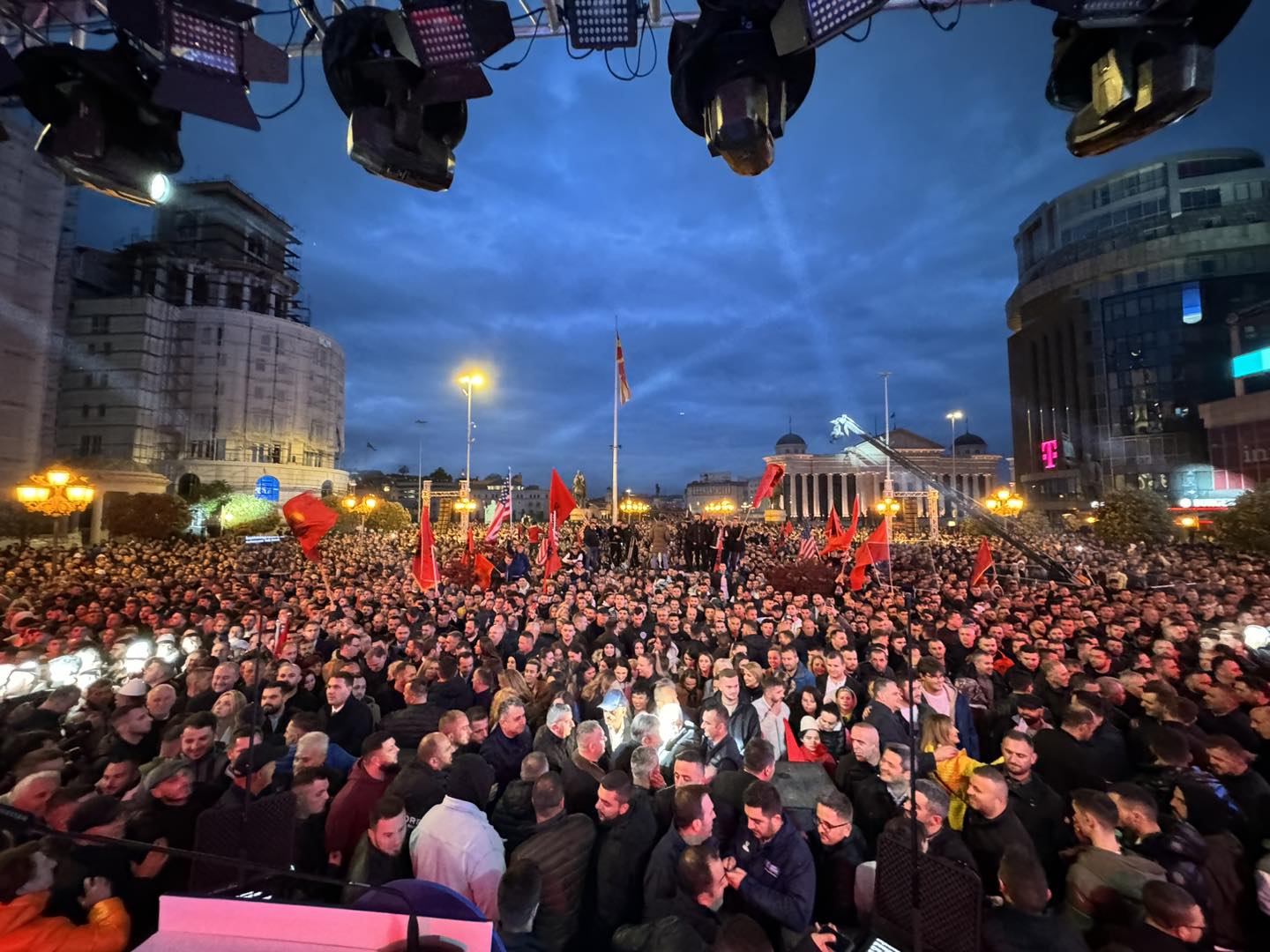 Grubi: Të fala nga Leka deri te Skenderbeu! Tung e ka edhe Rusia edhe ... Grubi: Të fala nga Leka deri te Skenderbeu! Tung e ka edhe Rusia edhe ...