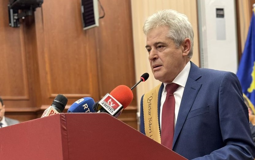 Ali Ahmeti shpallet qytetar nderi në Prizren (VIDEO) – Tetova Sot Ali Ahmeti shpallet qytetar nderi në Prizren (VIDEO) – Tetova Sot