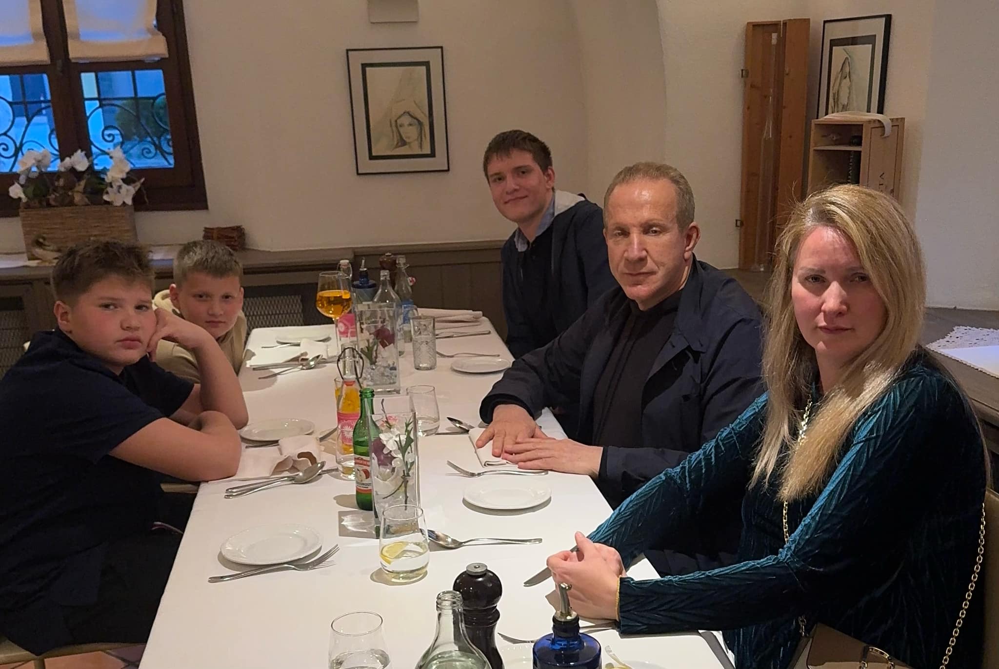 Pacolli ndan foto me familjen, thotë se ajo është thelbi i gjithçkaje ...