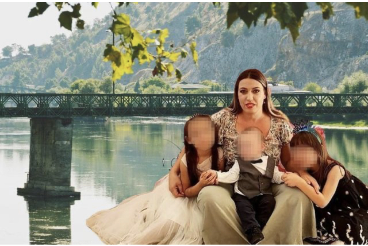 Pas tre ditësh kërkime gjendet edhe trupi i nënës që u mbyt në lumin ... Pas tre ditësh kërkime gjendet edhe trupi i nënës që u mbyt në lumin ...