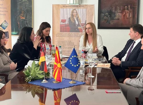 Me poezinë e Sadije Alitit në Berlin të Gjermanisë – Tetova Sot