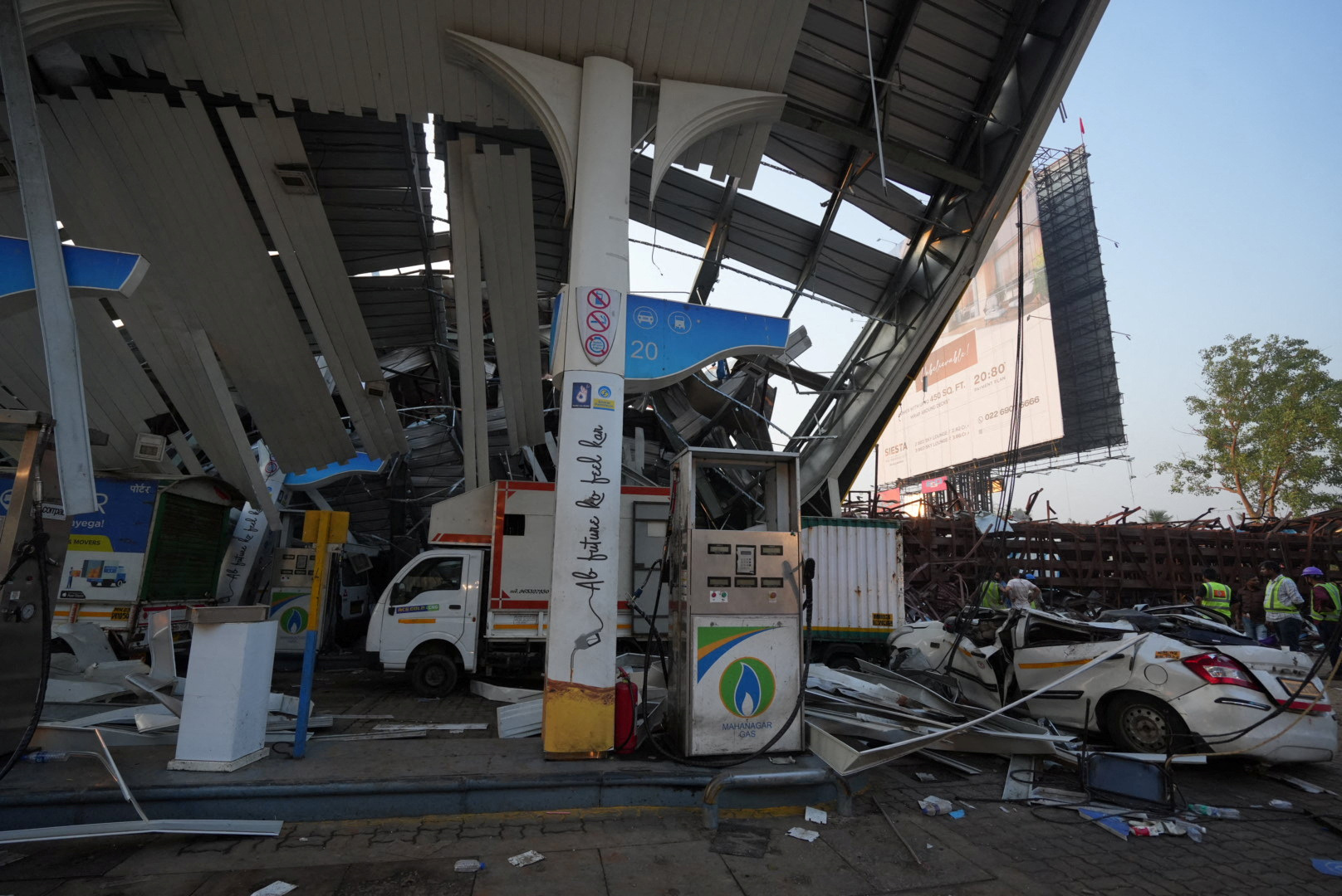 Të paktën 14 të vdekur pas shembjes së billbordit në Mumbai gjatë ... Të paktën 14 të vdekur pas shembjes së billbordit në Mumbai gjatë ...