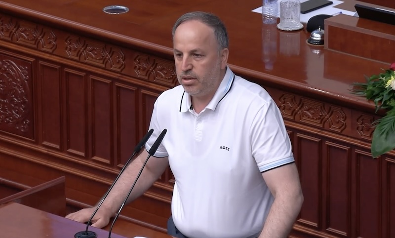 Azizi: Në vitin 2016 ra regjimi i Gruevskit, sot po bie regjimi i Ali ...