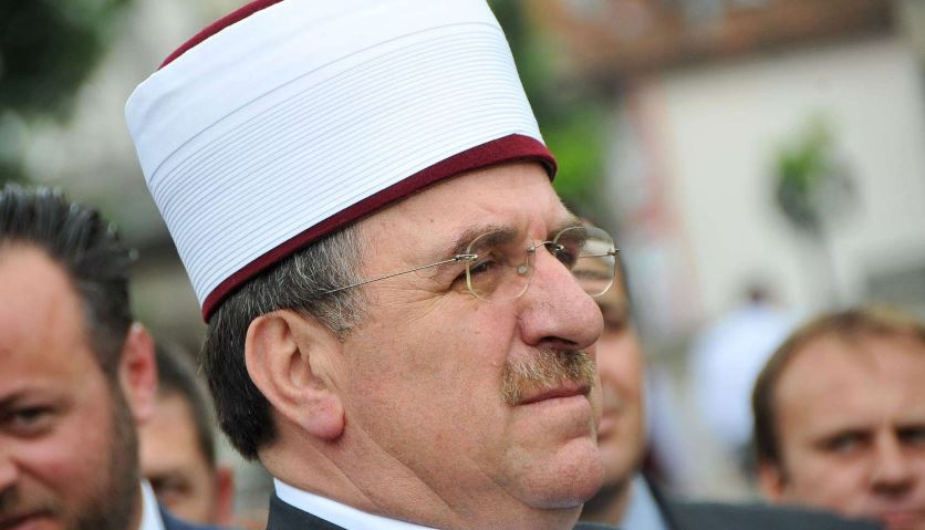 Myftiu Tërnava i drejtohet publikut me një mesazh urimi për festën e ... Myftiu Tërnava i drejtohet publikut me një mesazh urimi për festën e ...