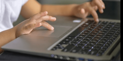 Sondazhi i fundit ka treguar se fëmijët në RMV kalojnë shumë kohë në ...