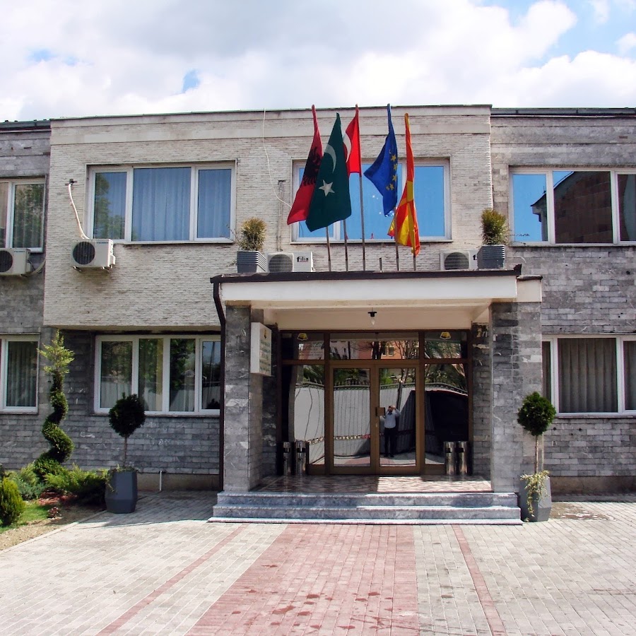 Tiranë falja e Namazit të Bajramit në shesh, BFI-Shkup: Kemi xhami të ... Tiranë falja e Namazit të Bajramit në shesh, BFI-Shkup: Kemi xhami të ...