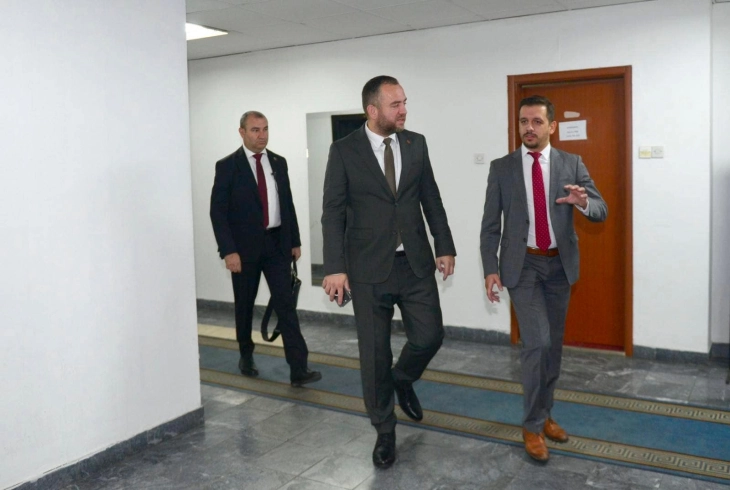 Toshkovski: Gjendja me dhënien e dokumenteve personale po stabilizohet ...