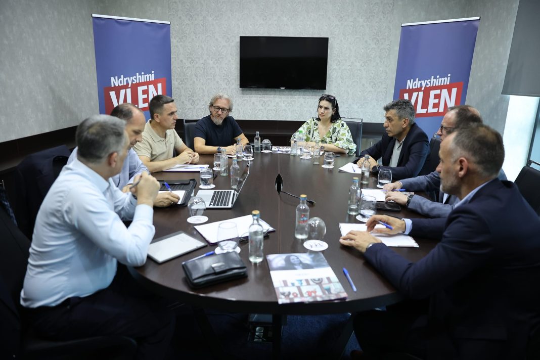 Drejtorët dhe zv.drejtorët e VLEN-it / Cilat janë emrat dhe cili është ...