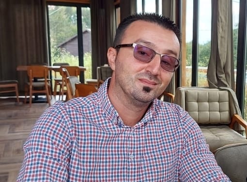 Jahiu: Ndryshimi i tabelave dhe fshirja e gjuhës shqipe parapërgaditje ...