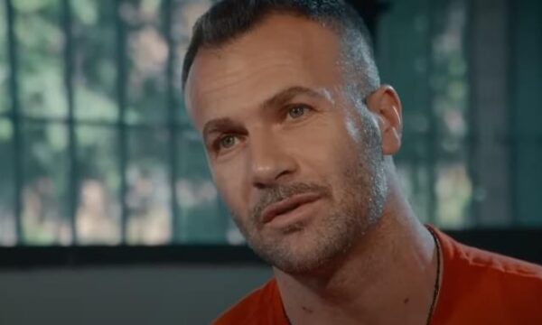 Nëna e Faton Hajrizit thotë se birin e saj e vrau shteti – Tetova Sot Nëna e Faton Hajrizit thotë se birin e saj e vrau shteti – Tetova Sot
