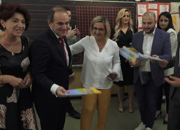 Aliu: Abetarja e unifikuar, në të gjitha shkollat shqipe në RMV ...